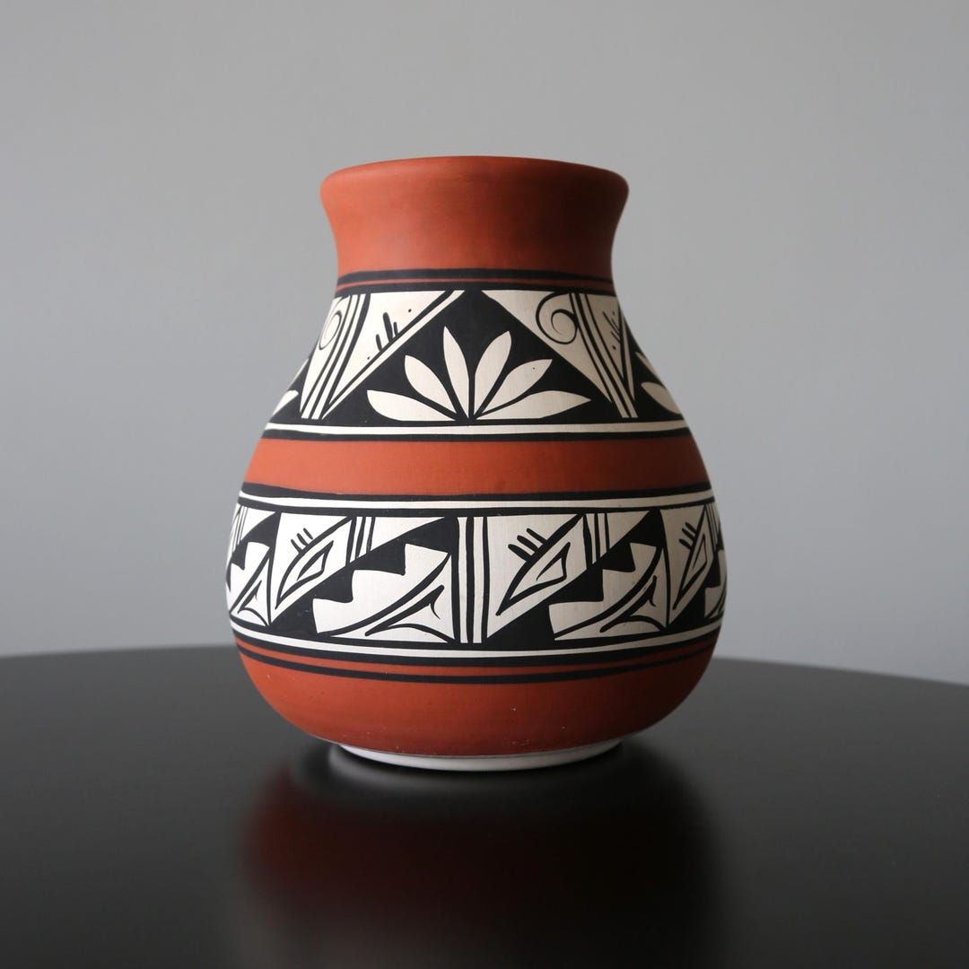 Large Vintage Navajo Handmade Pottery Vase Signed RM Dineh Native ...