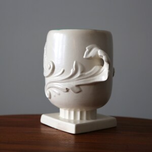 Vintage Red Wing Pedestal Vase Scroll / Leaf Pattern 1107 Mid Century ...