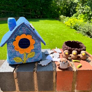 Sparrow and Chicks Birdhouse Crochet Pattern - Etsy