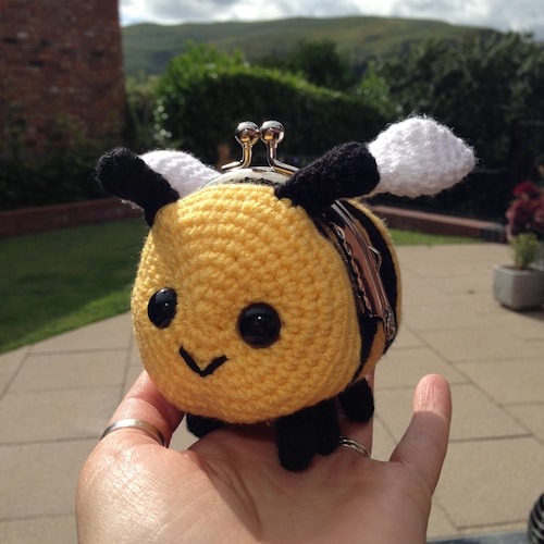 Bee Coin Purse Crochet Pattern Craft Supplies & Tools Patterns Sewing ...