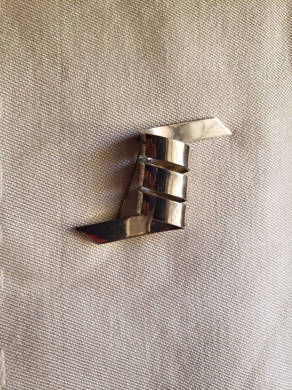 Modernist 925 Silver Spiral Brooch - Gem