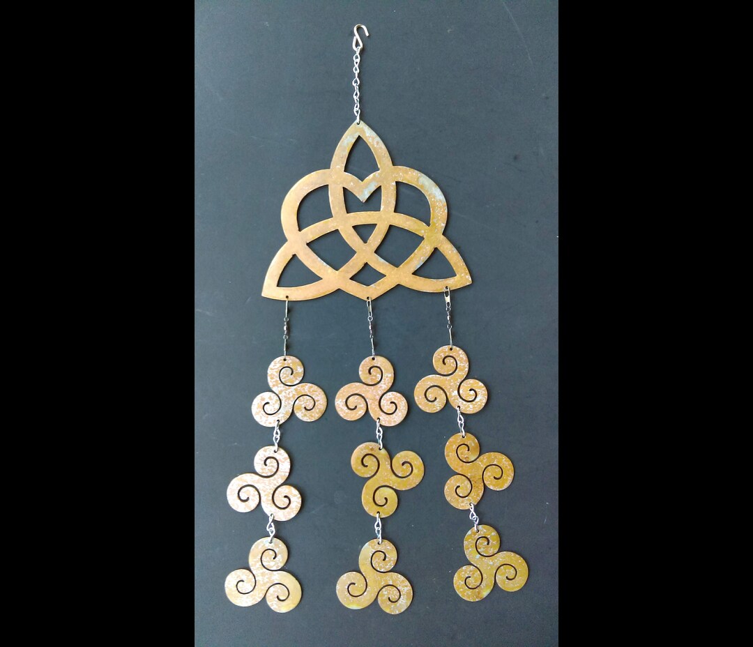 Celtic Knot (triquetra) With Heart and Celtic Spiral Knot (triskelion ...