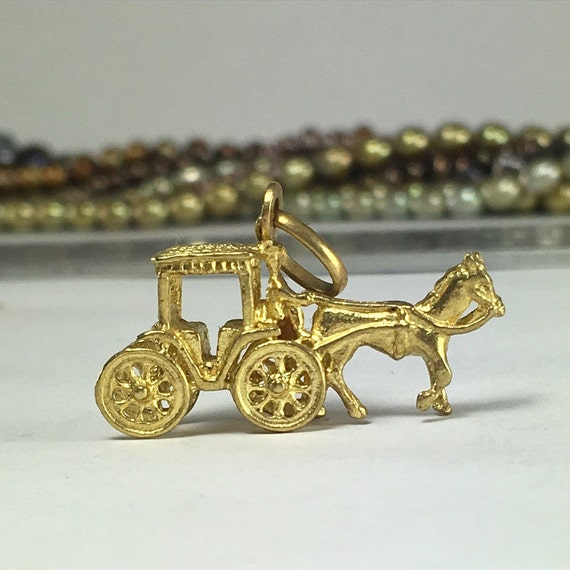 gold horse and carriage - Gem