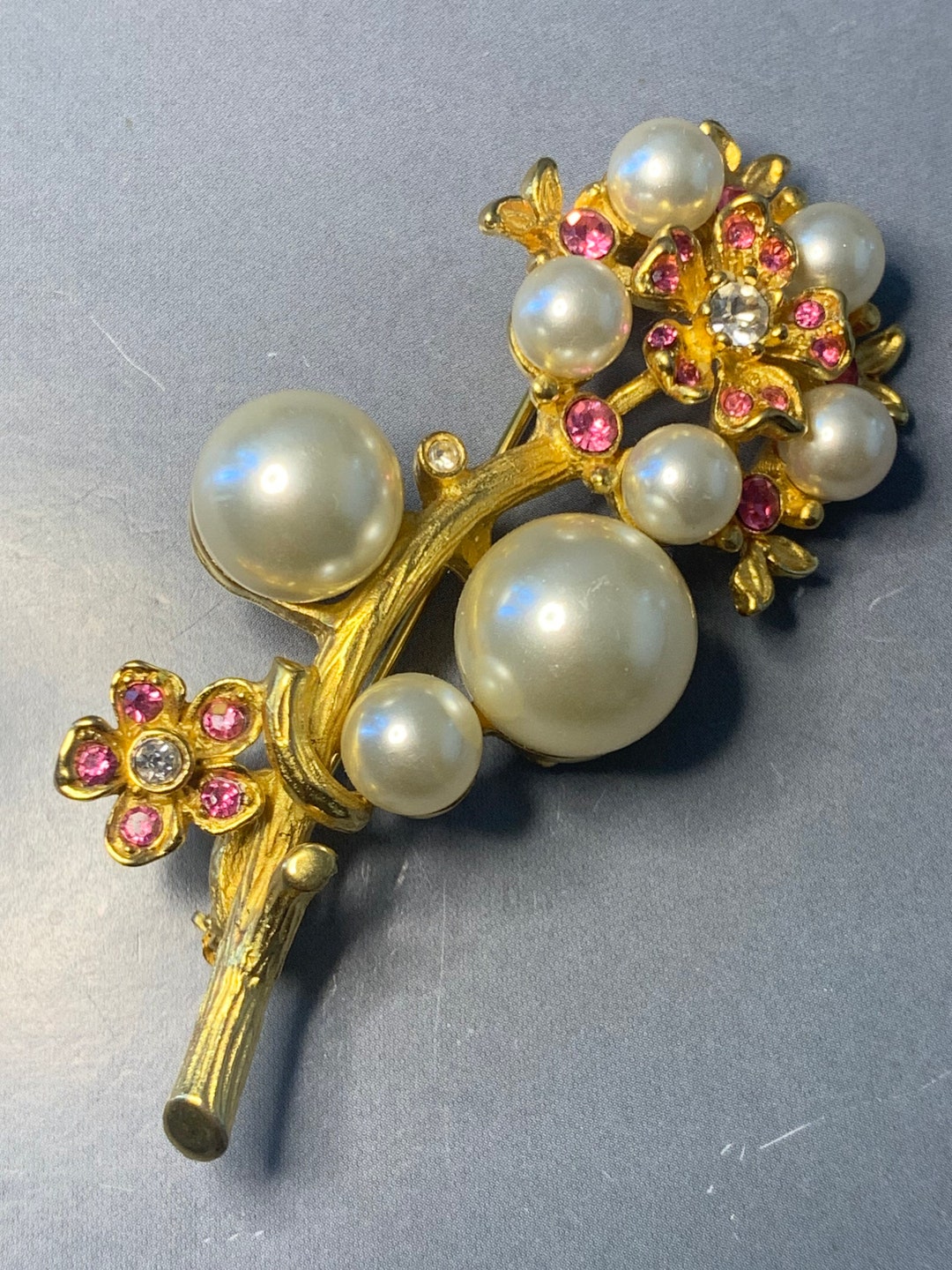 SUBLIME DESIGNER IVANA Floral Large Brooch, Baroque Pearl, Matte Gold ...