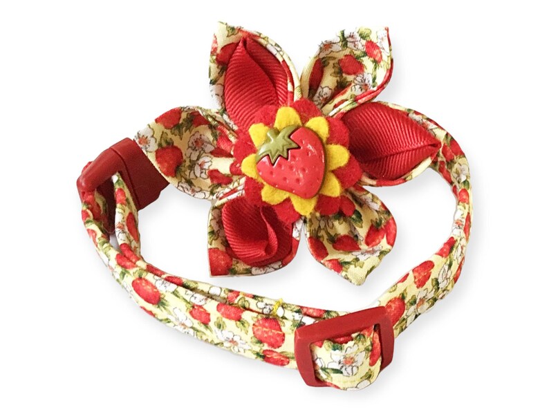 Cute Strawberry Cat Collar With Breakaway Buckle and Bell - Red ...