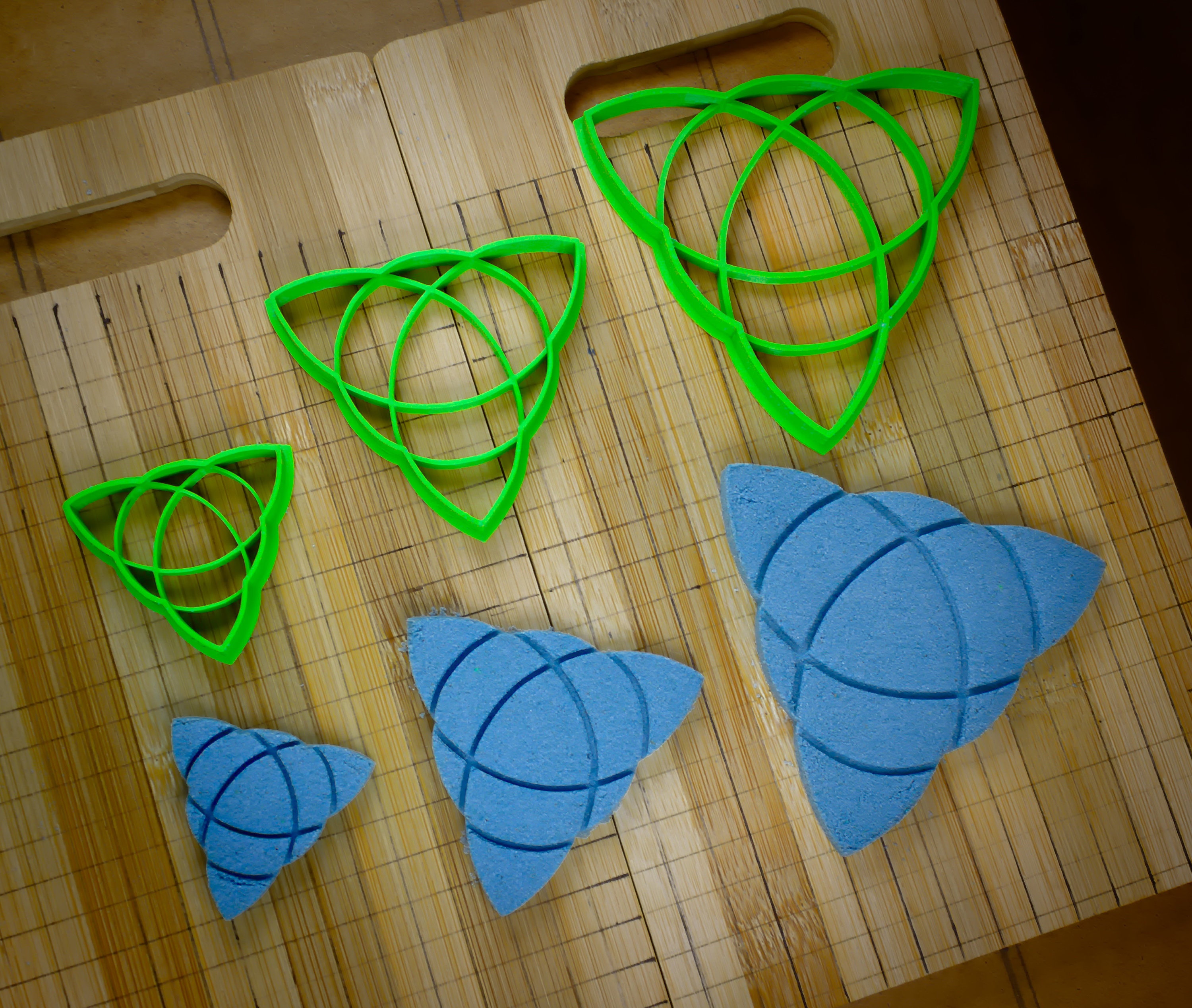 Triquetra Interlaced With Circle Trinity Trefoil Knot | Etsy