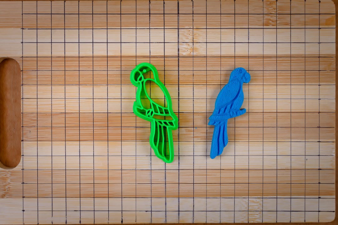 Parrot Cookie Cutter - Big Colorful 3D Parrot Sitting on Tree - Budgie ...