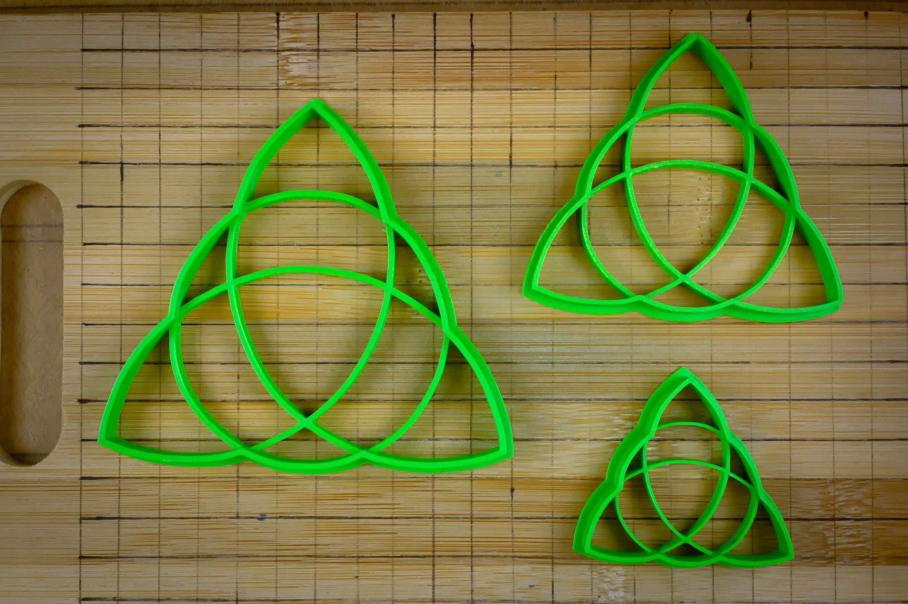 Triquetra Interlaced With Circle Trinity Trefoil Knot | Etsy