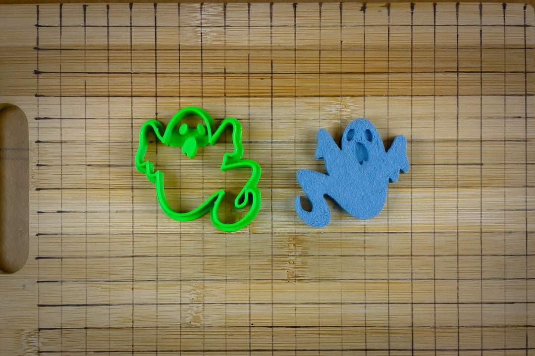 BOO Ghost Cookie Cutter - Scary Halloween Flying Ghost - Trick or Treat ...