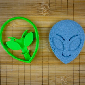 Alien Face Cute Alien Smiling Alien Extraterrestrial Cookie Cutter ...