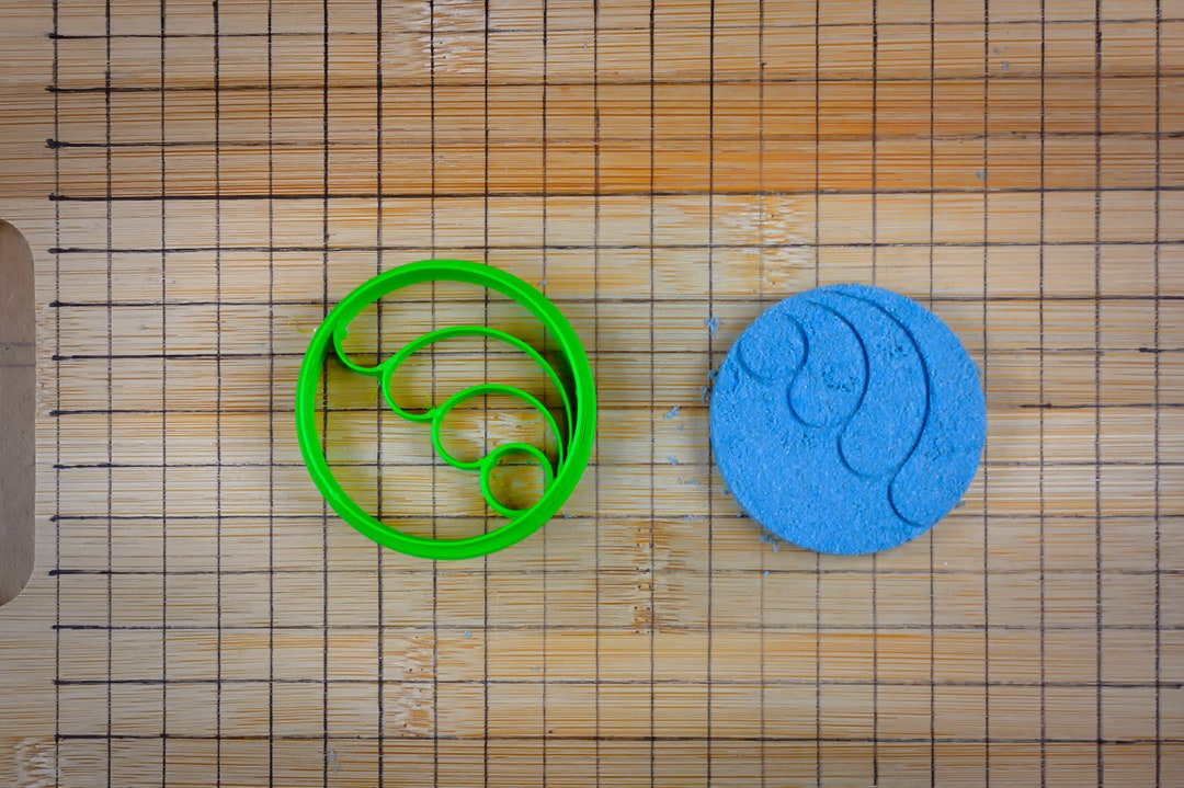 Waves in a Sphere Cookie Cutter - Moving Circle Composition - Ocean ...