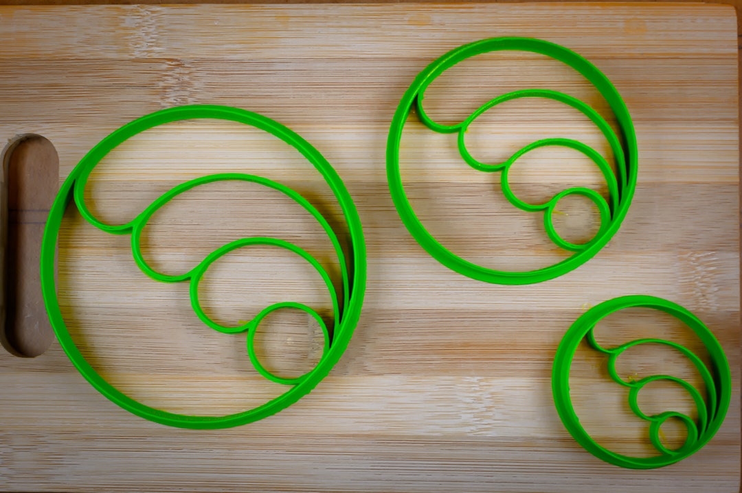 Waves in a Sphere - Moving Sphere - Circle Composition - Ocean Waves ...