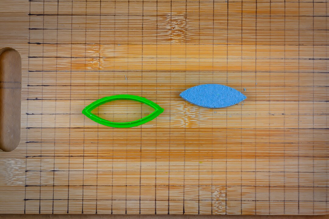 Leaf Cookie Cutter - Small Green Olive Leaf Outline - Baking Tool ...