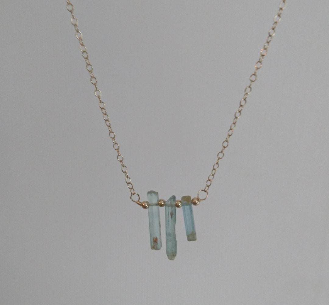 Collana acquamarina grezza in catena di riempimento in oro 14k, collana ...
