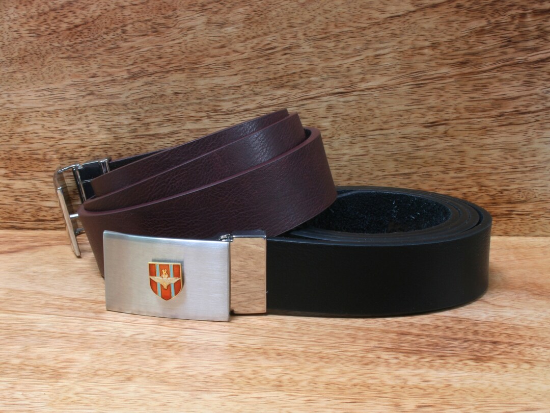 Parachute Regiment Adjustable Leather Belt and Buckle Set in a ...