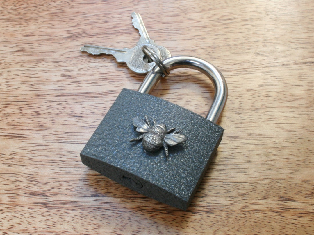 Insects & Bugs Padlock Love Lock Wedding Anniversary Couple Bridge ...