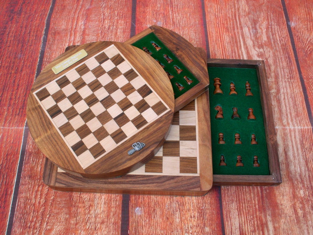 Canadian Icons Chess Set Squarel or Round Magnetic Board With Chess ...
