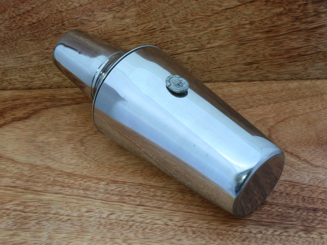 Shakespeare Cocktail Shaker Mixer With Built in Strainer Barware ...