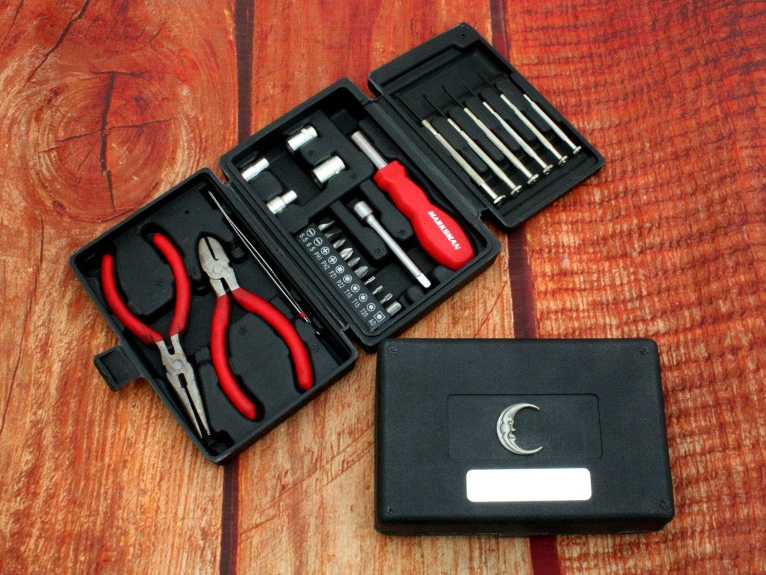 Space & Rockets Home and Garage 26pc Essential Multi Purpose Tool Kit ...
