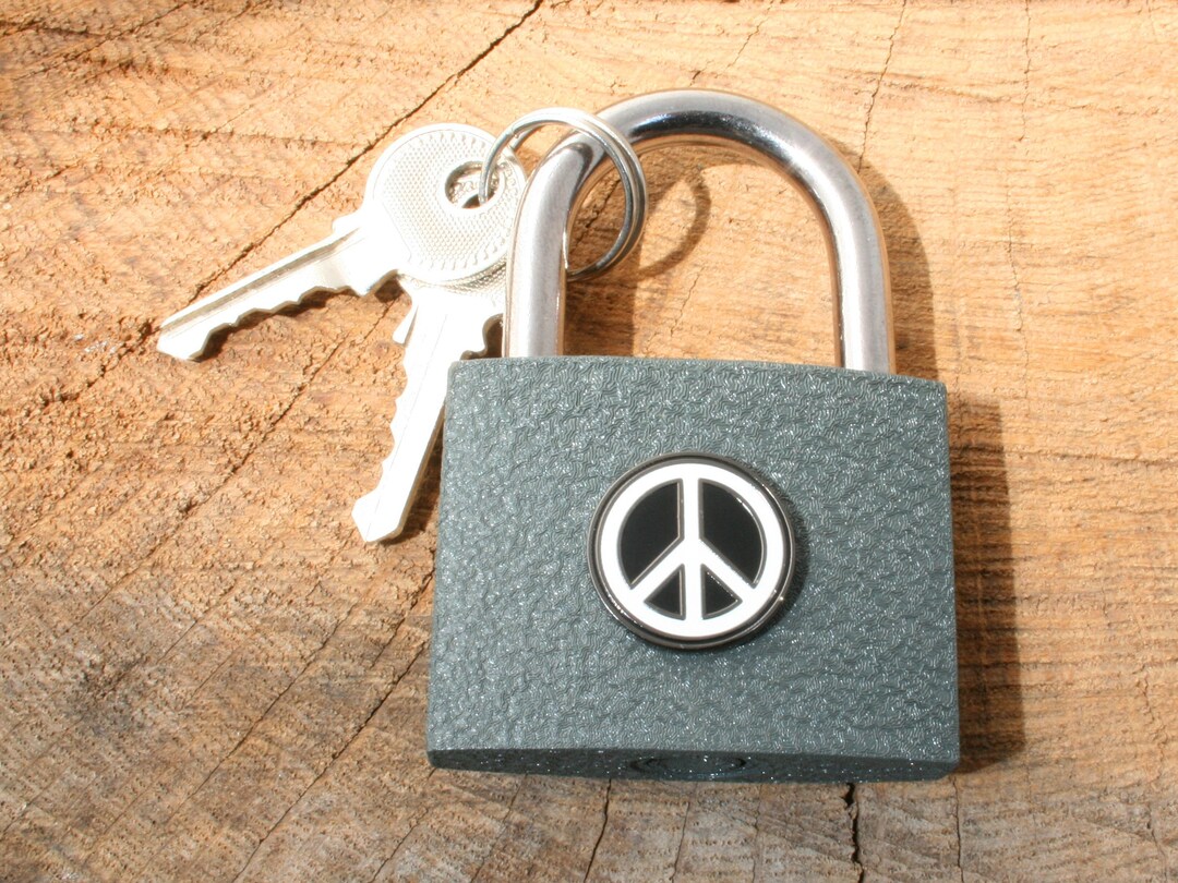 Famous Symbols Padlock Love Lock Wedding Anniversary Couple Bridge ...