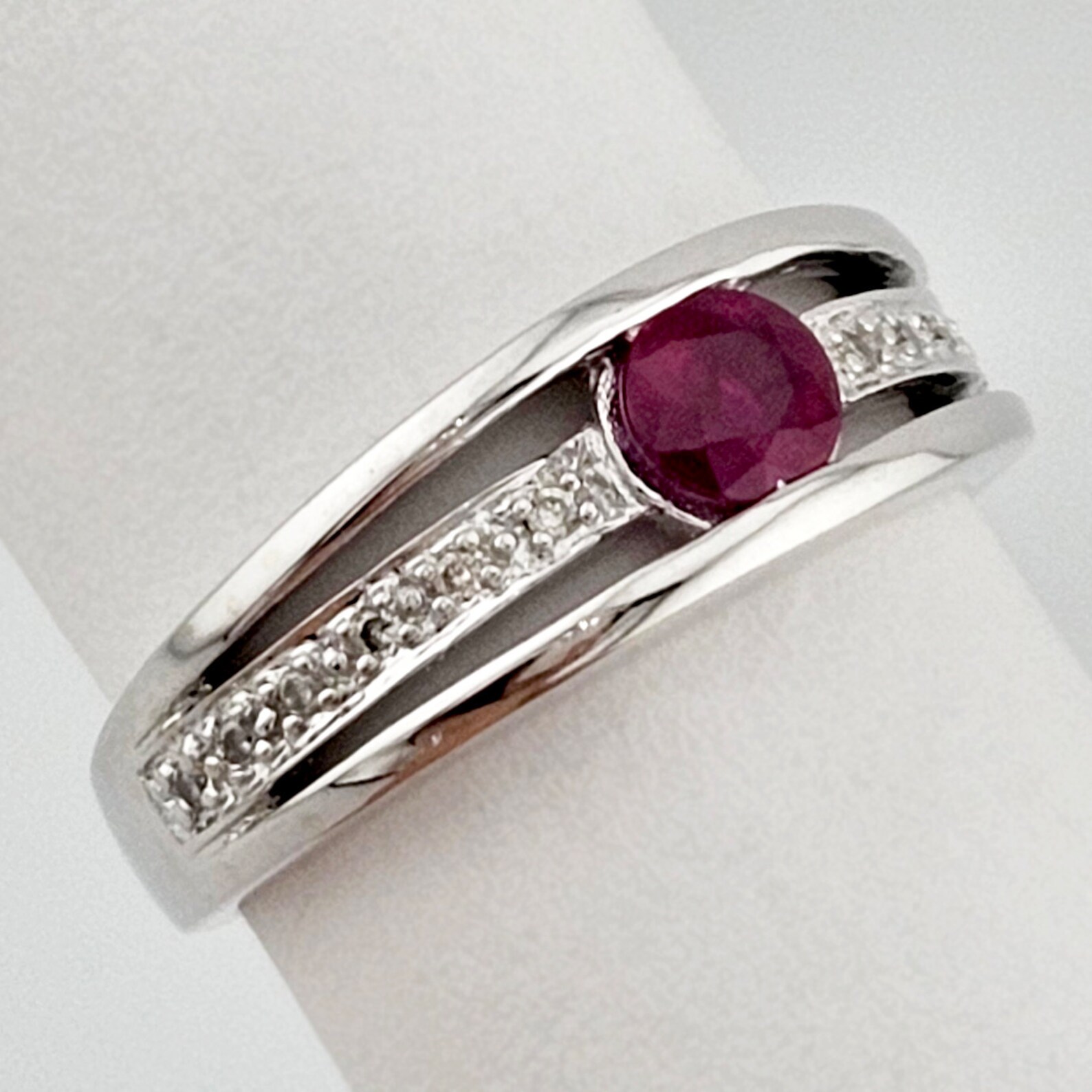 Pretty 14K White Gold and Ruby Ring With 12 Diamonds - Size 7.25 - Etsy