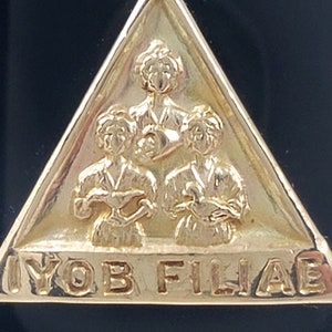 Vintage Job's Daughters Iyob Filae Ring in 10K Gold and Black Onyx ...