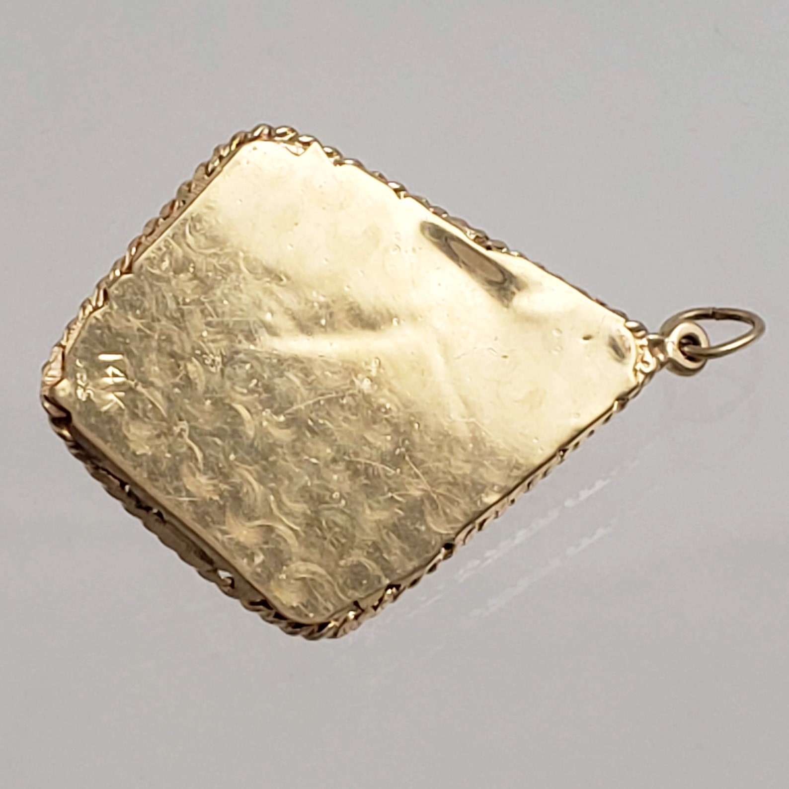 14K Gold Pomander Locket With Carnelian Stone - Elegant Filigree ...