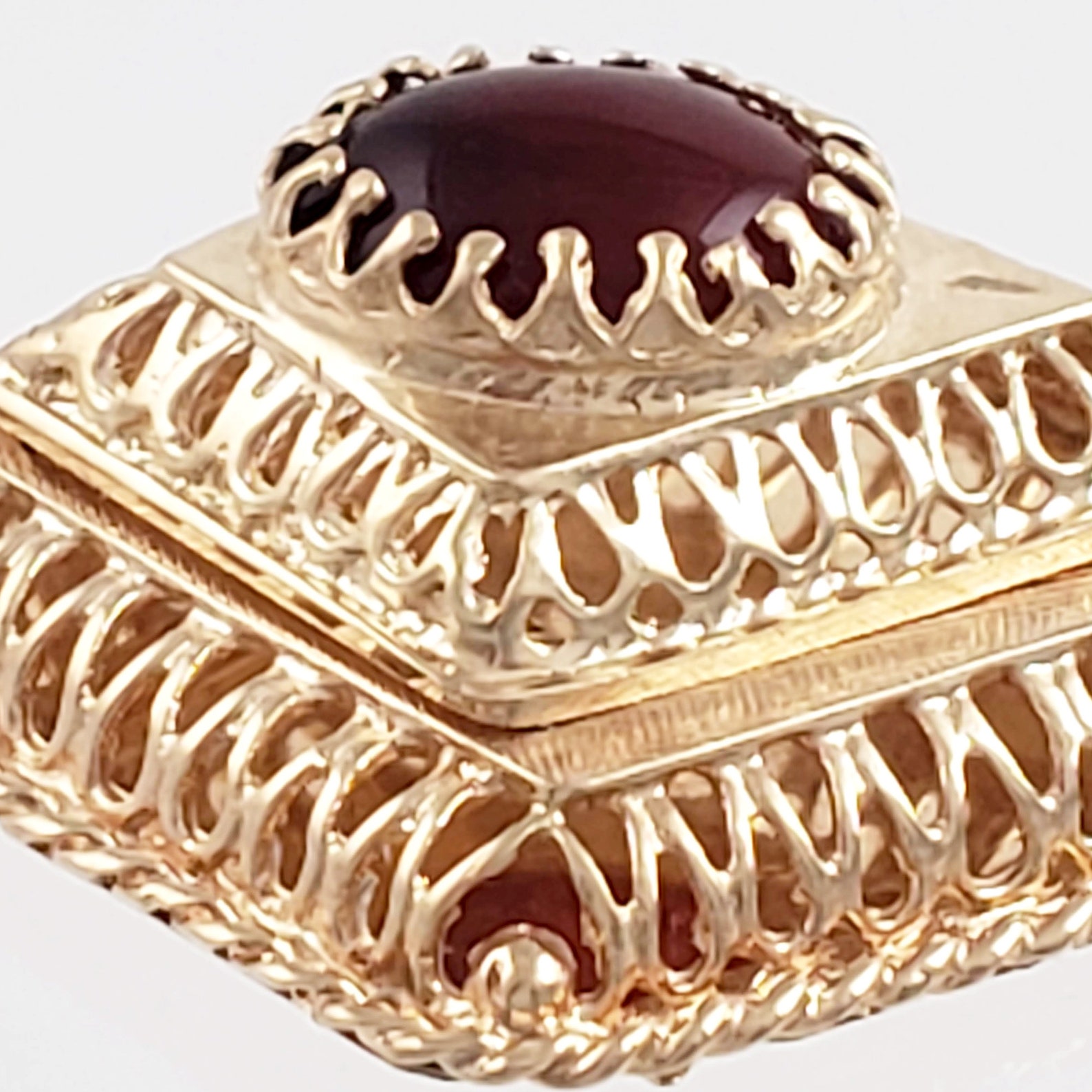 14K Gold Pomander Locket With Carnelian Stone - Elegant Filigree ...