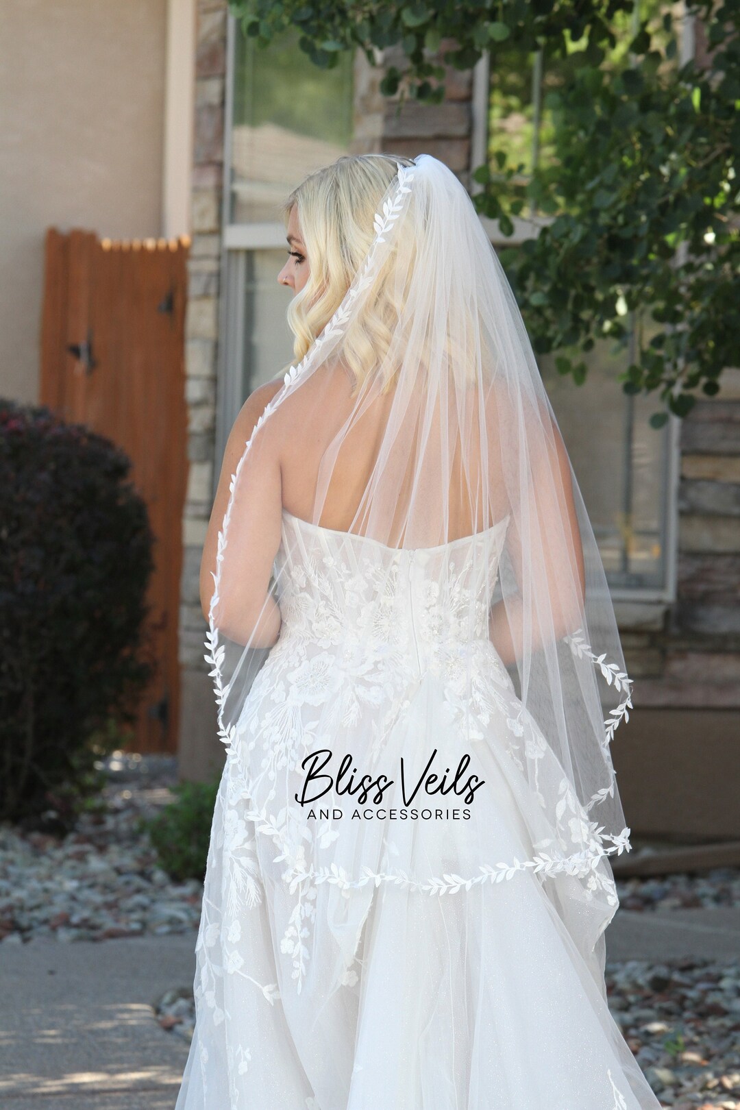 Floral Leaf Lace Veil. Fingertip Veil, Cathedral Bridal Veil, Ivory ...
