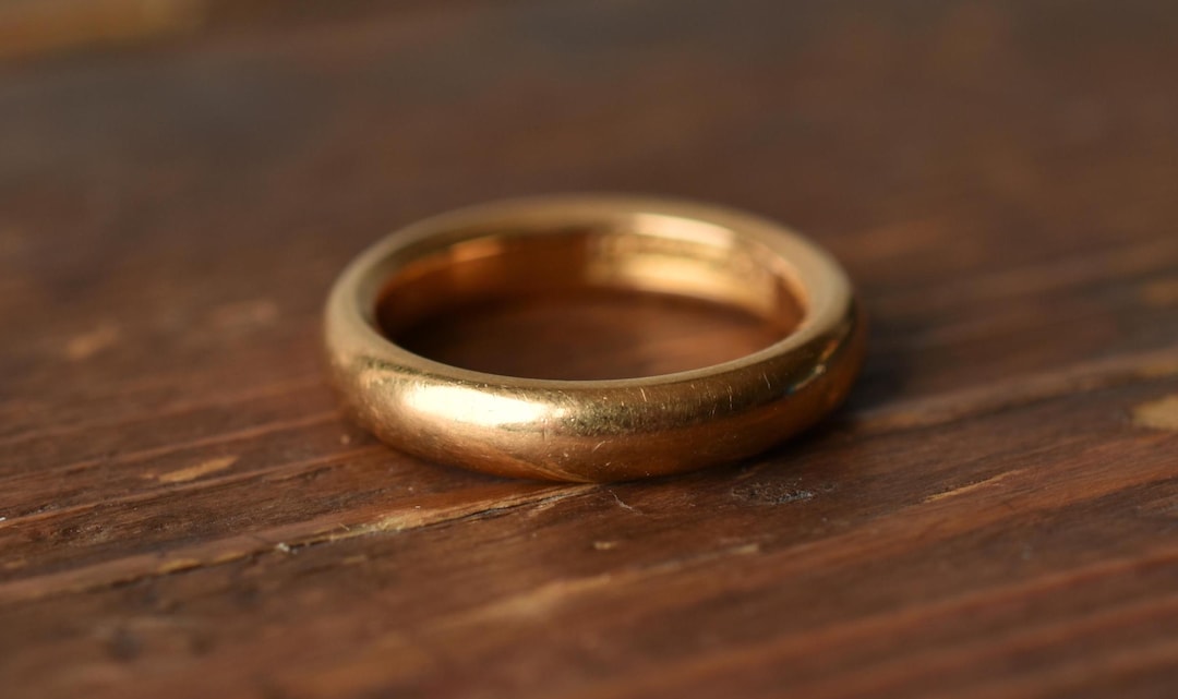 1900s 18K Antique Heavy Rounded Donut-style Wedding Band in Yellow Gold ...