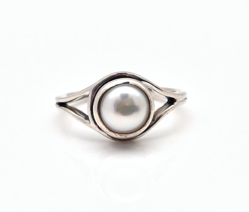 Simple Pearl Ring // Oxidized Sterling Silver Setting // Pearl Jewelry ...