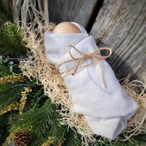 Holy Child Christmas Wreath | Baby Jesus | Holy Family | Nativity ...