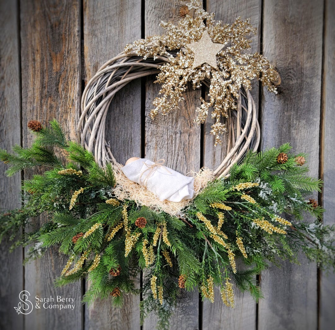 Holy Child Christmas Wreath | Baby Jesus | Holy Family | Nativity ...