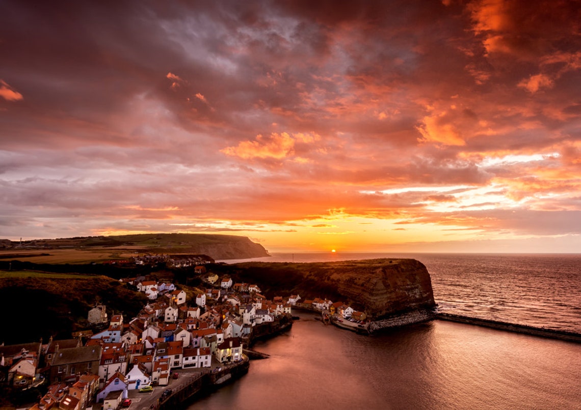 Seaside Sunset Photography. Staithes Village North York Moors, England ...