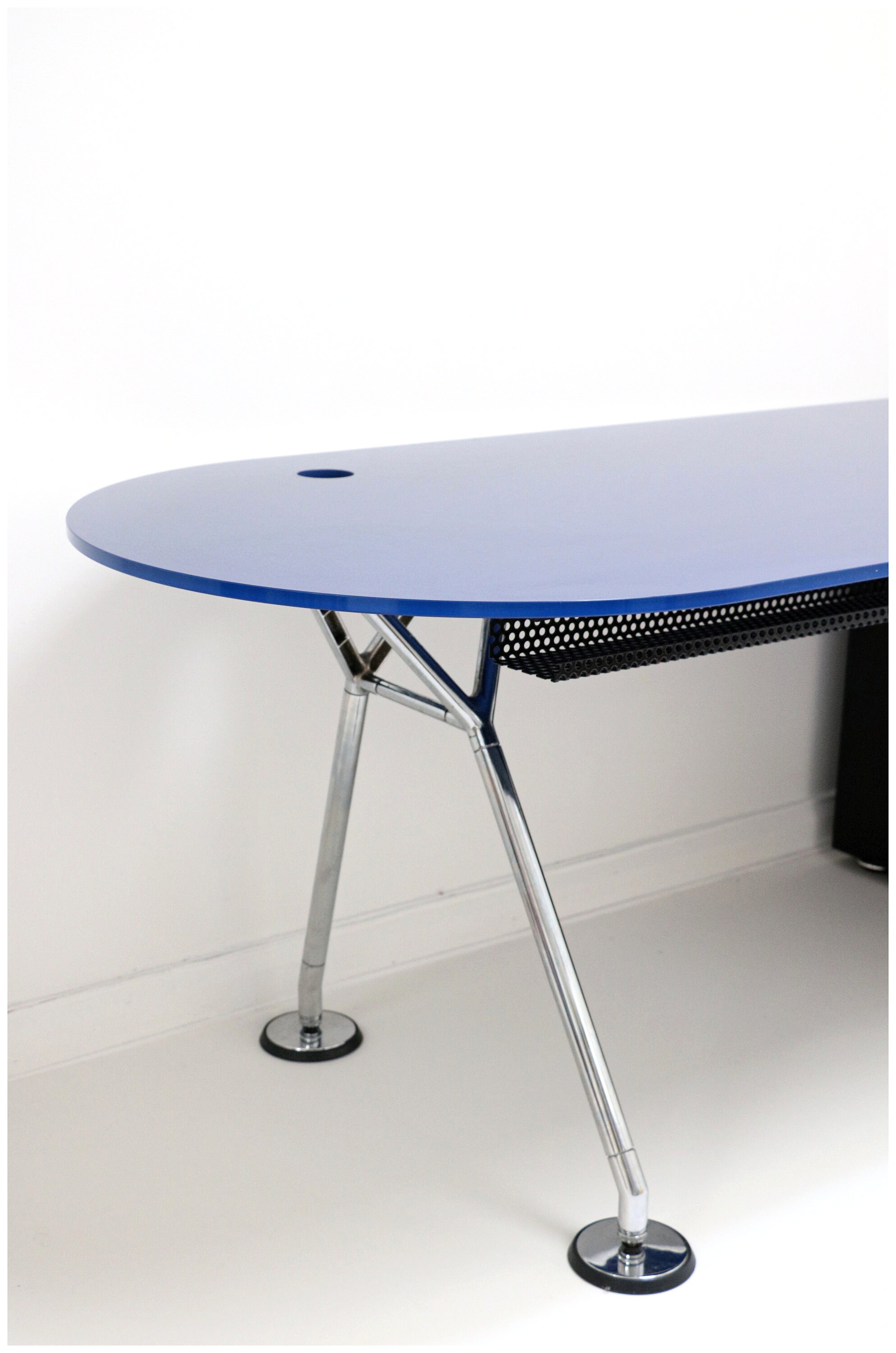 NORMAN FOSTER Desk TECNO Sottsass Memphis Eames Fritz Hansen Castelli ...