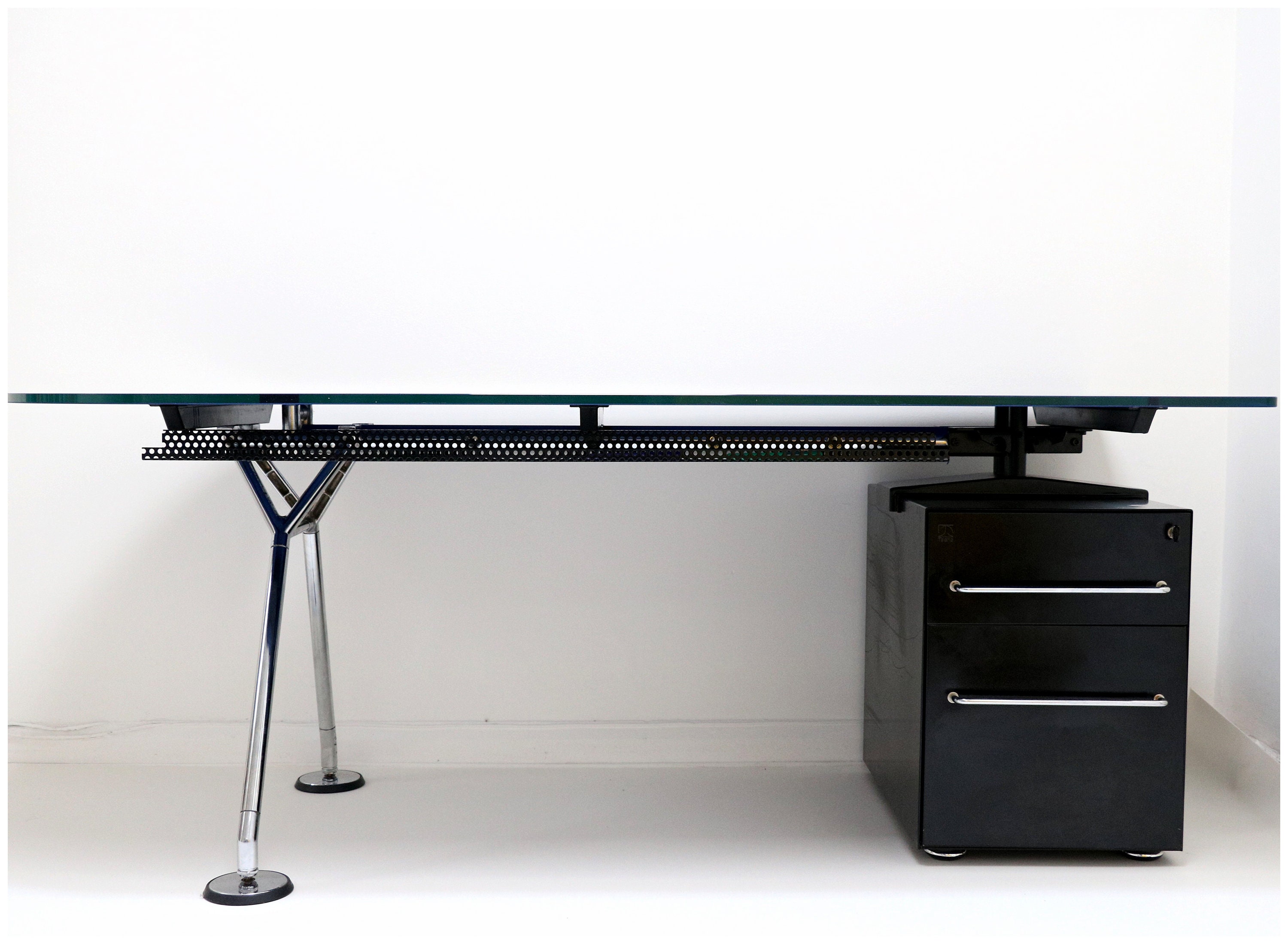 NORMAN FOSTER Desk TECNO Sottsass Memphis Eames Fritz Hansen Castelli ...