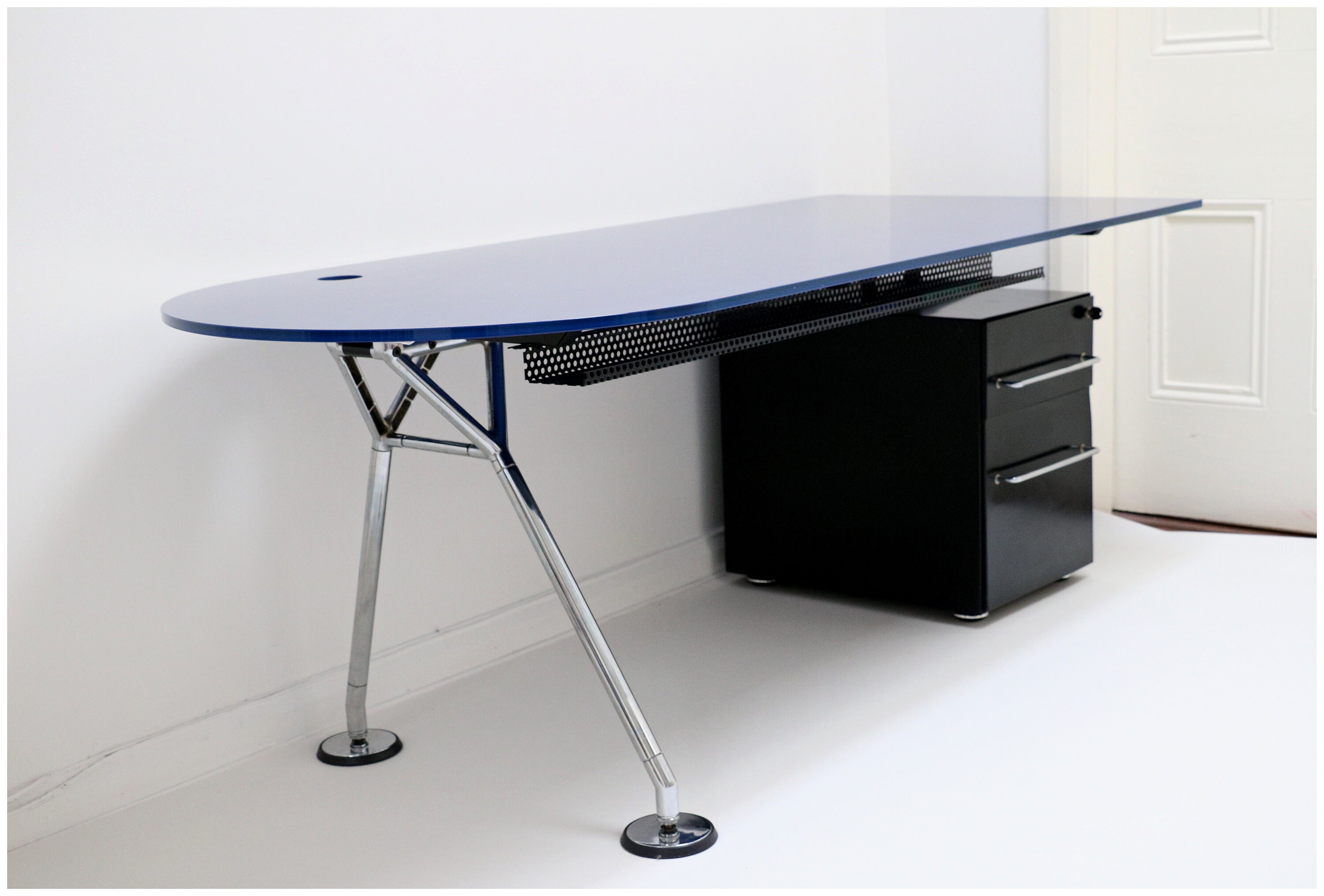 NORMAN FOSTER Desk TECNO Sottsass Memphis Eames Fritz Hansen Castelli ...