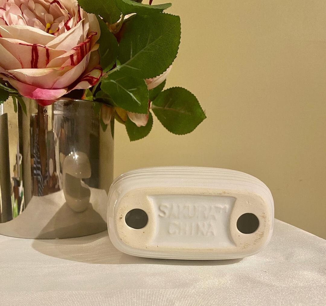 SIGNED SAKURA 30s Style Art Deco Vintage White Napkin Ceramic Letter ...