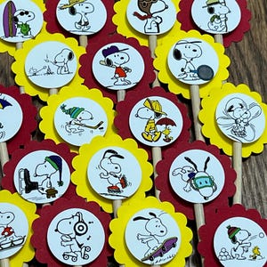 Snoopy / Peanuts Themed Cupcake Toppers - SET OF 12 (snoopy and ...