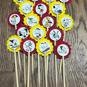 Snoopy / Peanuts Themed Cupcake Toppers - SET OF 12 (snoopy and ...