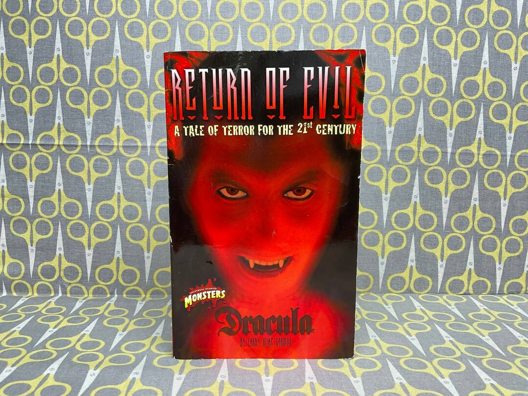 Universal Studios Monsters #1 Return of Evil: Dracula by Larry Mike ...