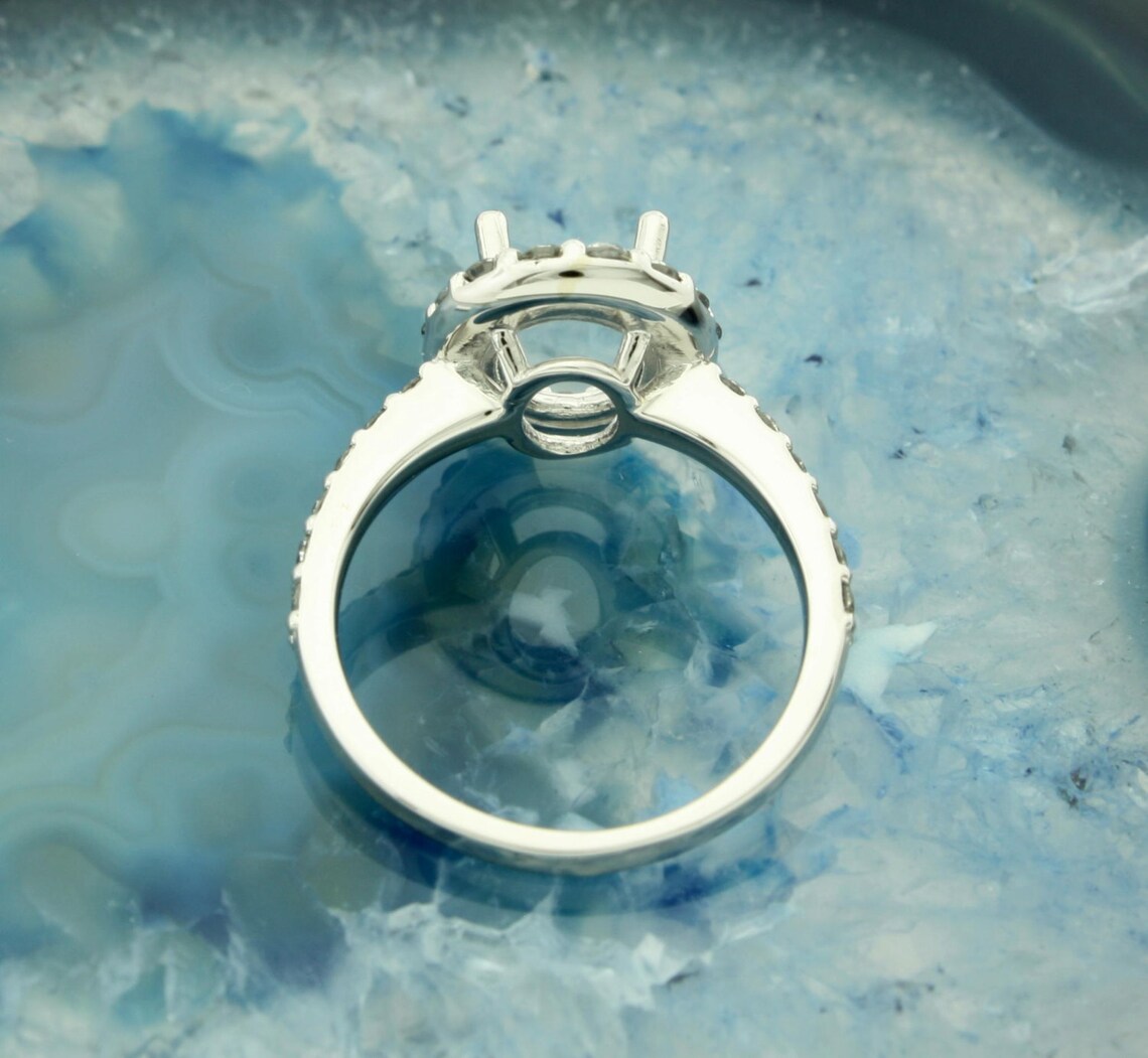 The Perfect Mounting for Your Gemstone! This Engagement Ring is Crafted ...