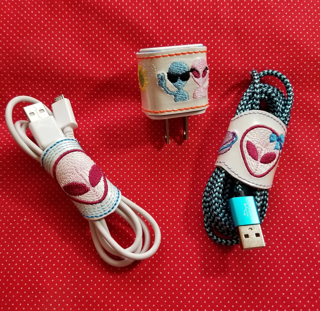 Alien ITH Adapter & Cord Wraps Embroidery Design Alien Planets ...