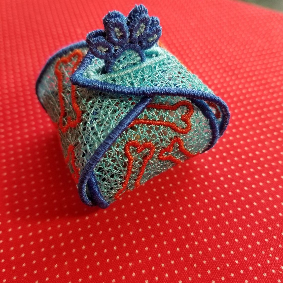 Doggie FSL Gift Box Embroidery Design for Dog Treats | Etsy