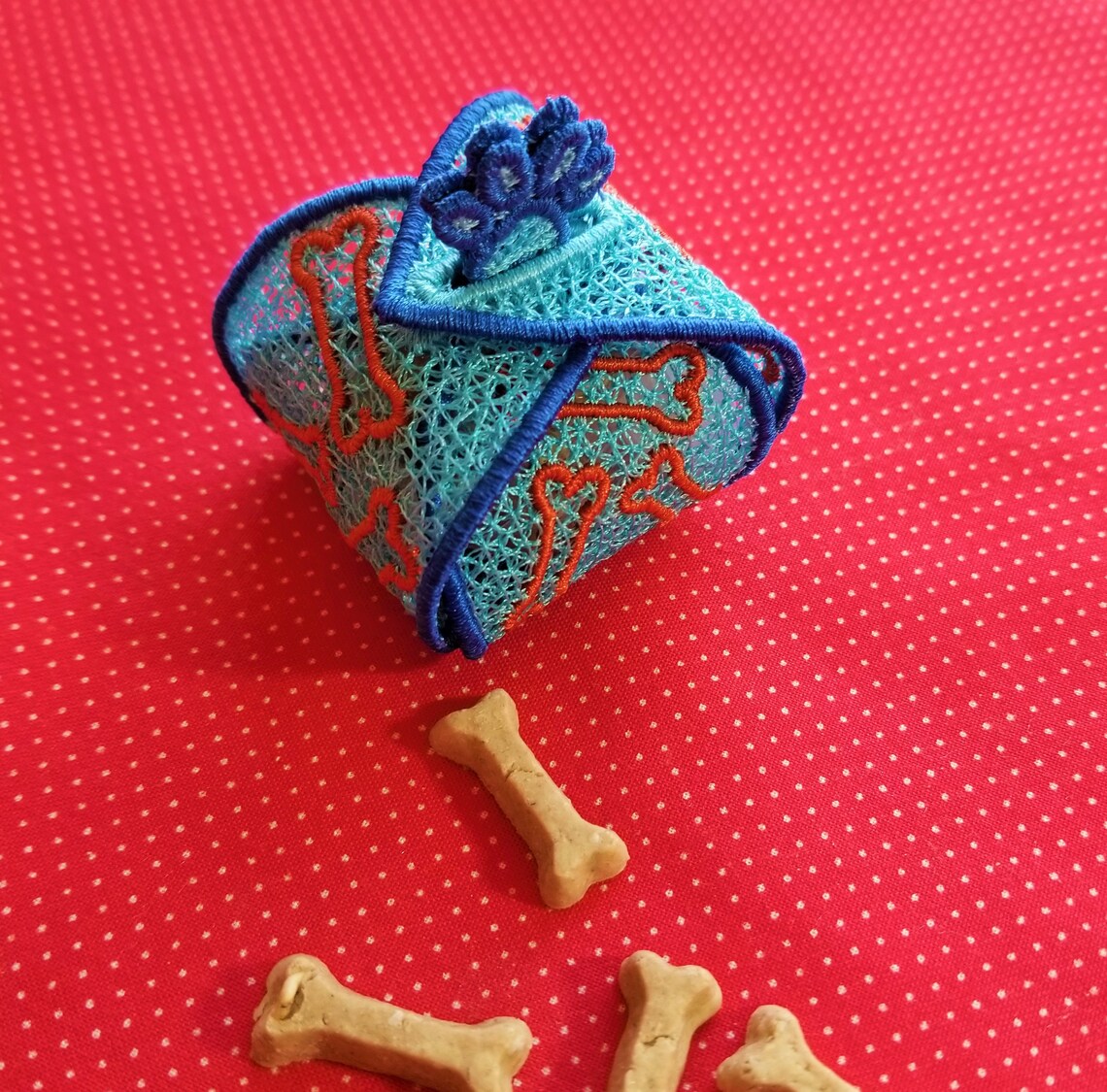 Doggie FSL Gift Box Embroidery Design for Dog Treats | Etsy