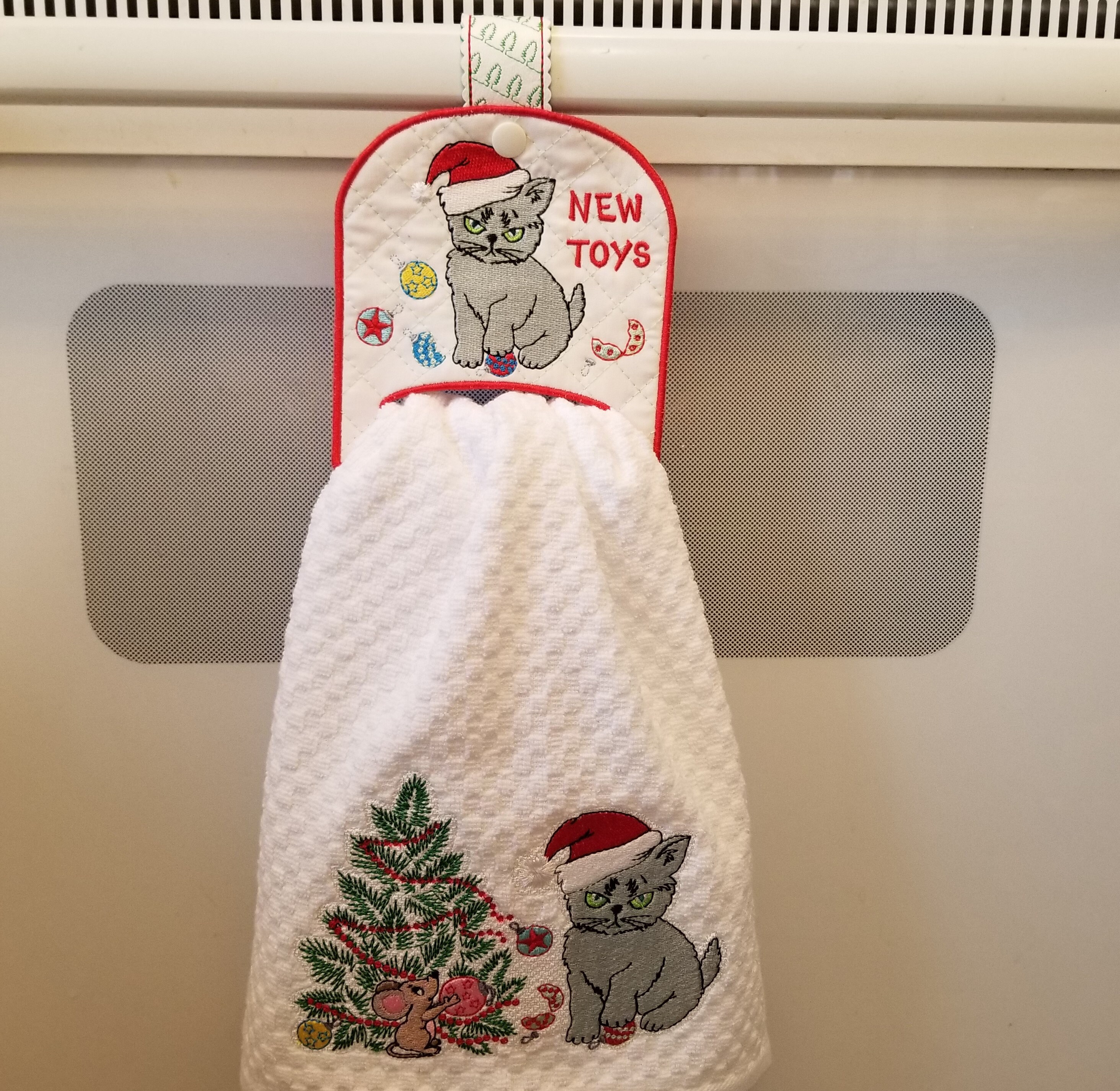 Grumpy Cat and Mouse Embroidery Design With Knockdown and Without. 3 ...