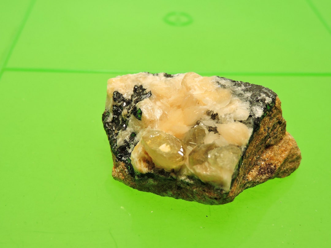 Vanadinite Mineral With Quartz From Morocco, 1.4 Inch 60gm Orange Rock ...