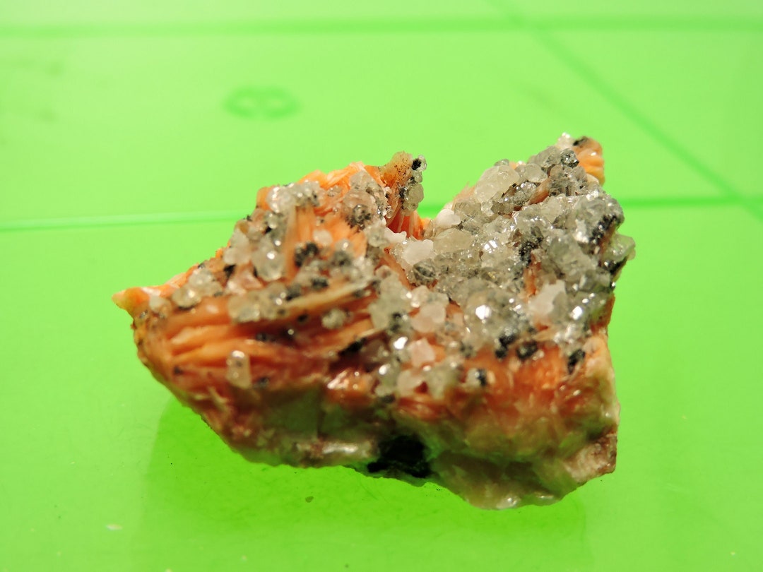 Vanadinite Mineral With Quartz From Morocco, 1.4 Inch 48gm Natural ...