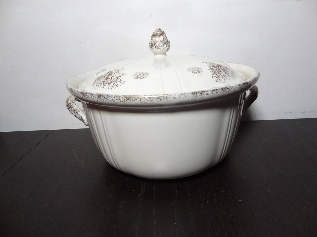 Vintage Hall China Ivory/cream Casserole Dish With Gold Accents - Mid ...