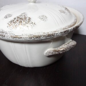 Vintage Hall China Ivory/cream Casserole Dish With Gold Accents - Mid ...